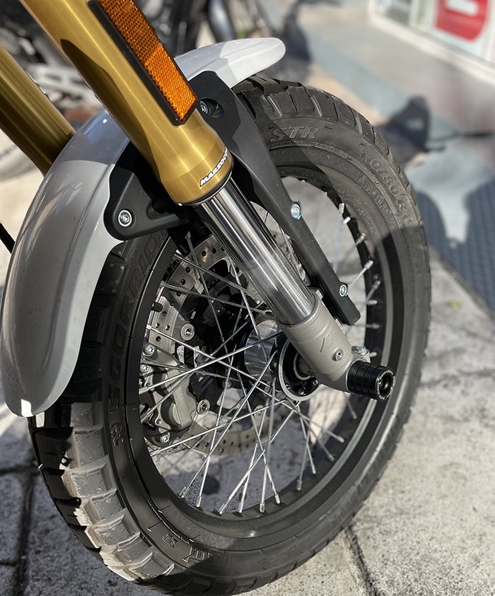 Fork protector compatible with Fantic Caballero 700 2023-2024 | Moto Discovery