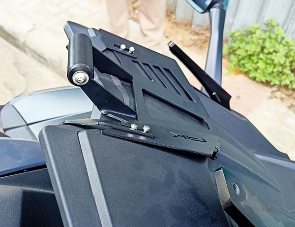 Smartphone / GPS mounting bracket compatible with Kymco AK550 Premium ...