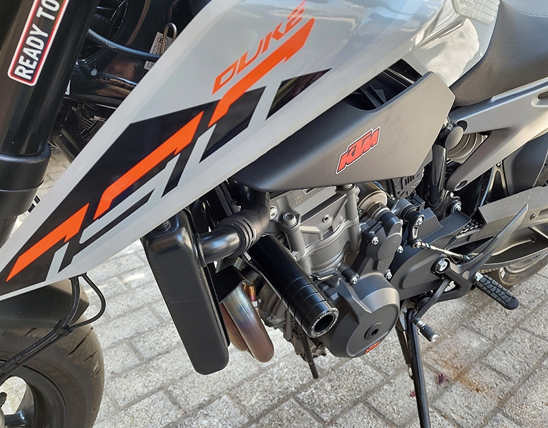Frame crash pads compatible with KTM Duke 790 2023-2024 | Moto Discovery