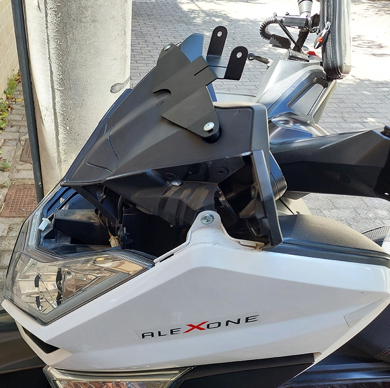 Smartphone / GPS mounting bracket compatible with Thrust AleXone 125 ...