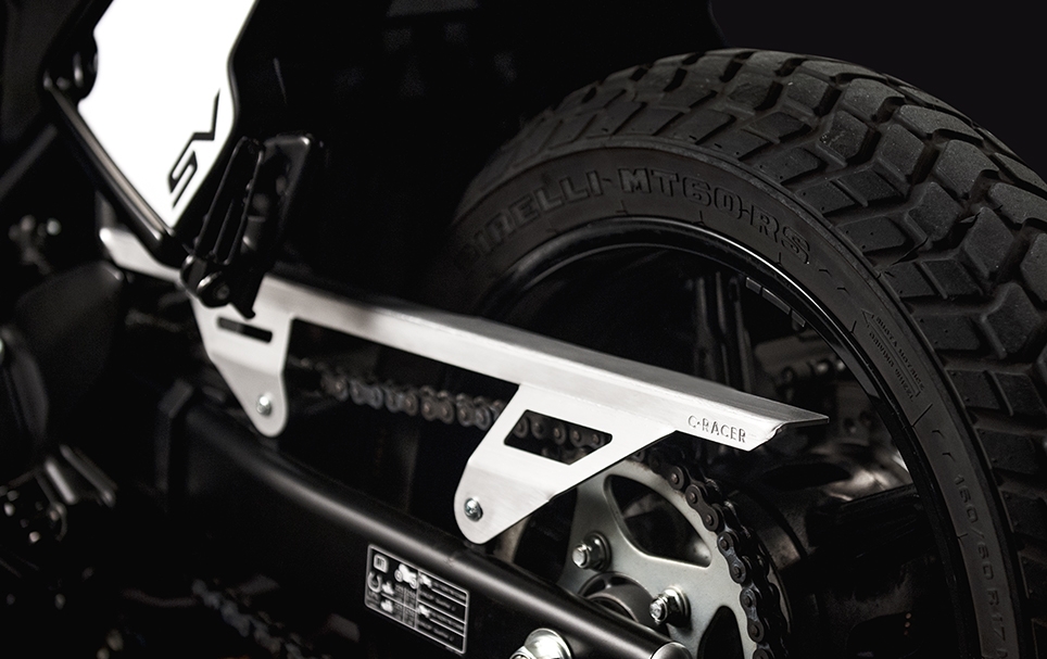 Chain guard compatible with Suzuki SV650 2016-2025 silver | Moto Discovery