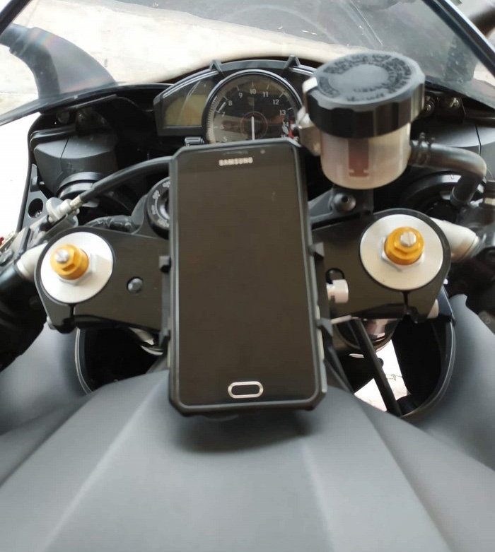 Universal fork stem yoke smartphone bracket for 12mm hole | Moto Discovery