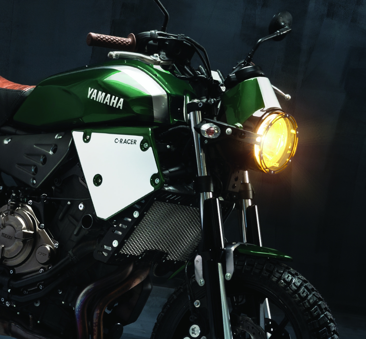 Number plate kit / Front side covers compatible with Yamaha XSR 700 ...